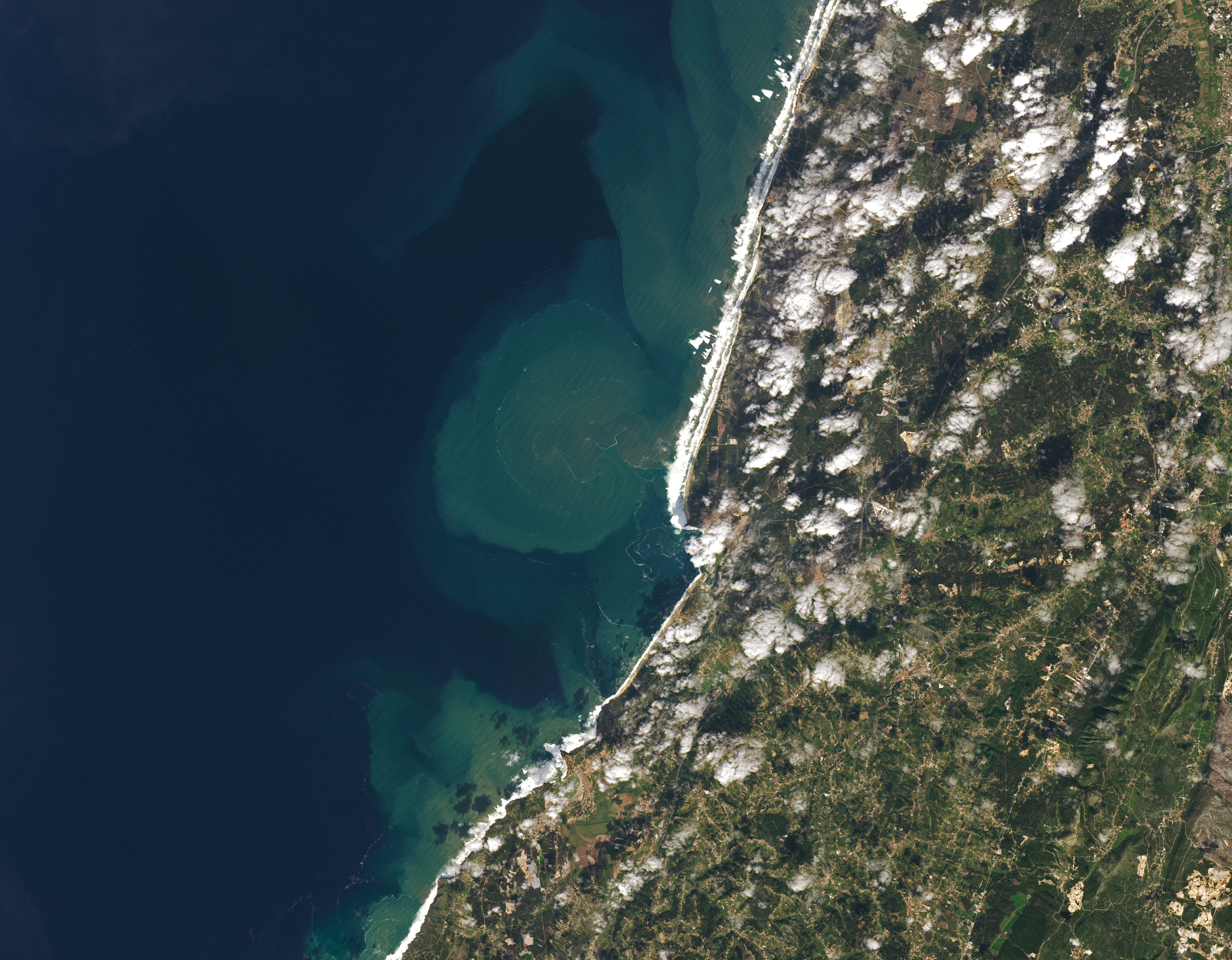 Monster Waves of Nazaré - NASA Science
