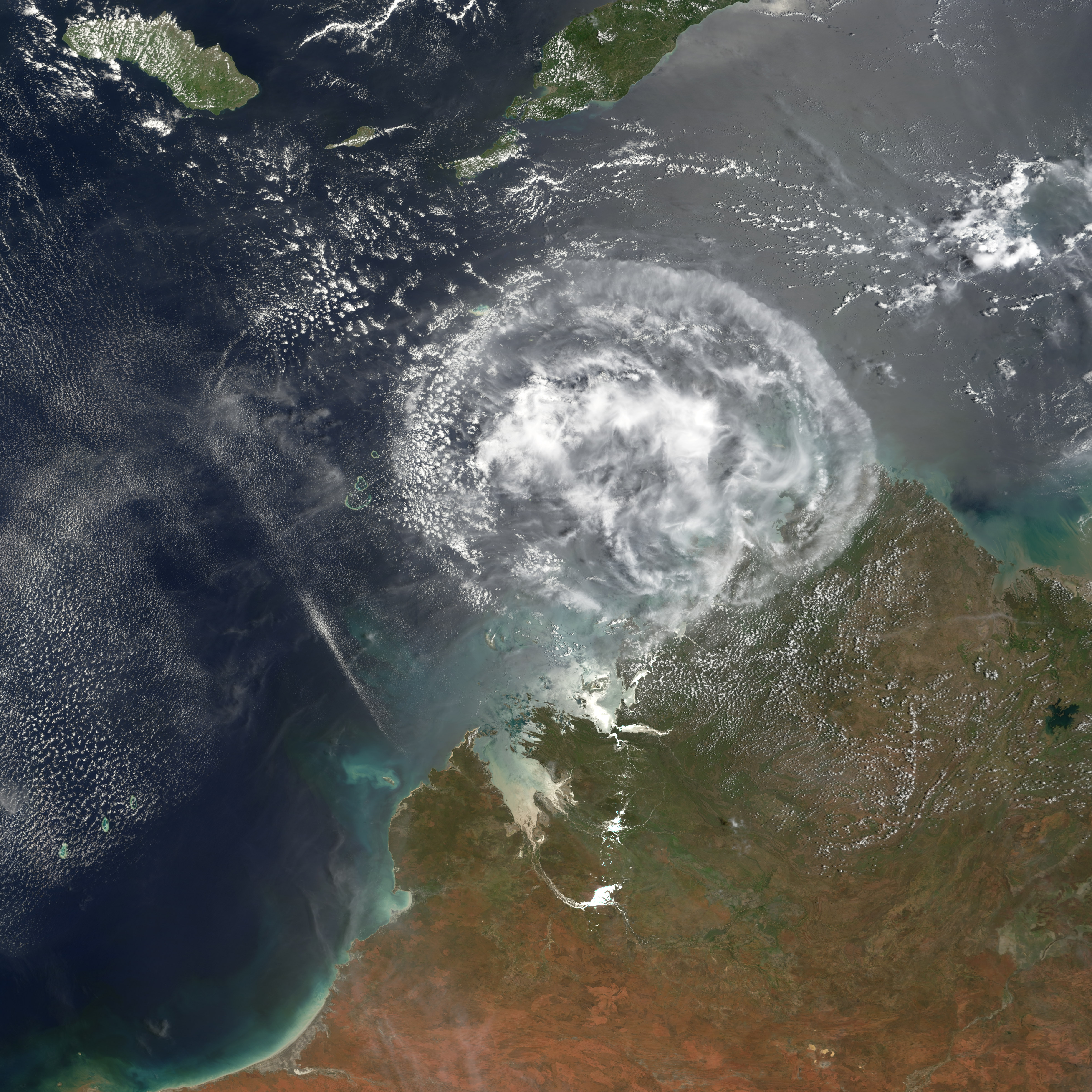 thunderstorm develop over the ocean