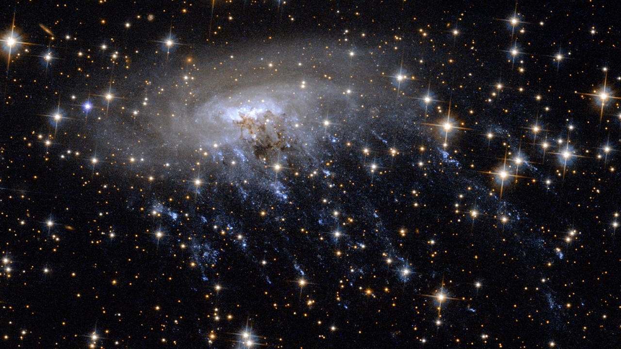 Zoom into ESO 137-001 - NASA Science