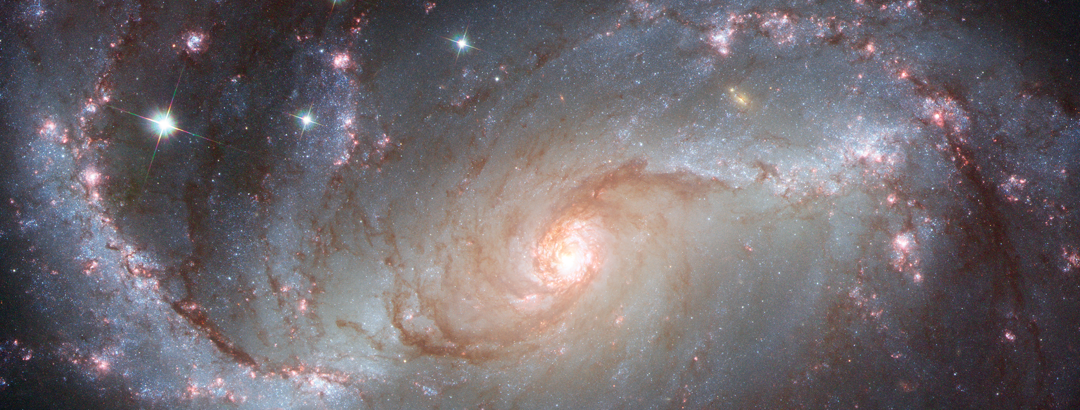 Webb and Hubble's Views of Spiral Galaxy NGC 1672 - NASA Science