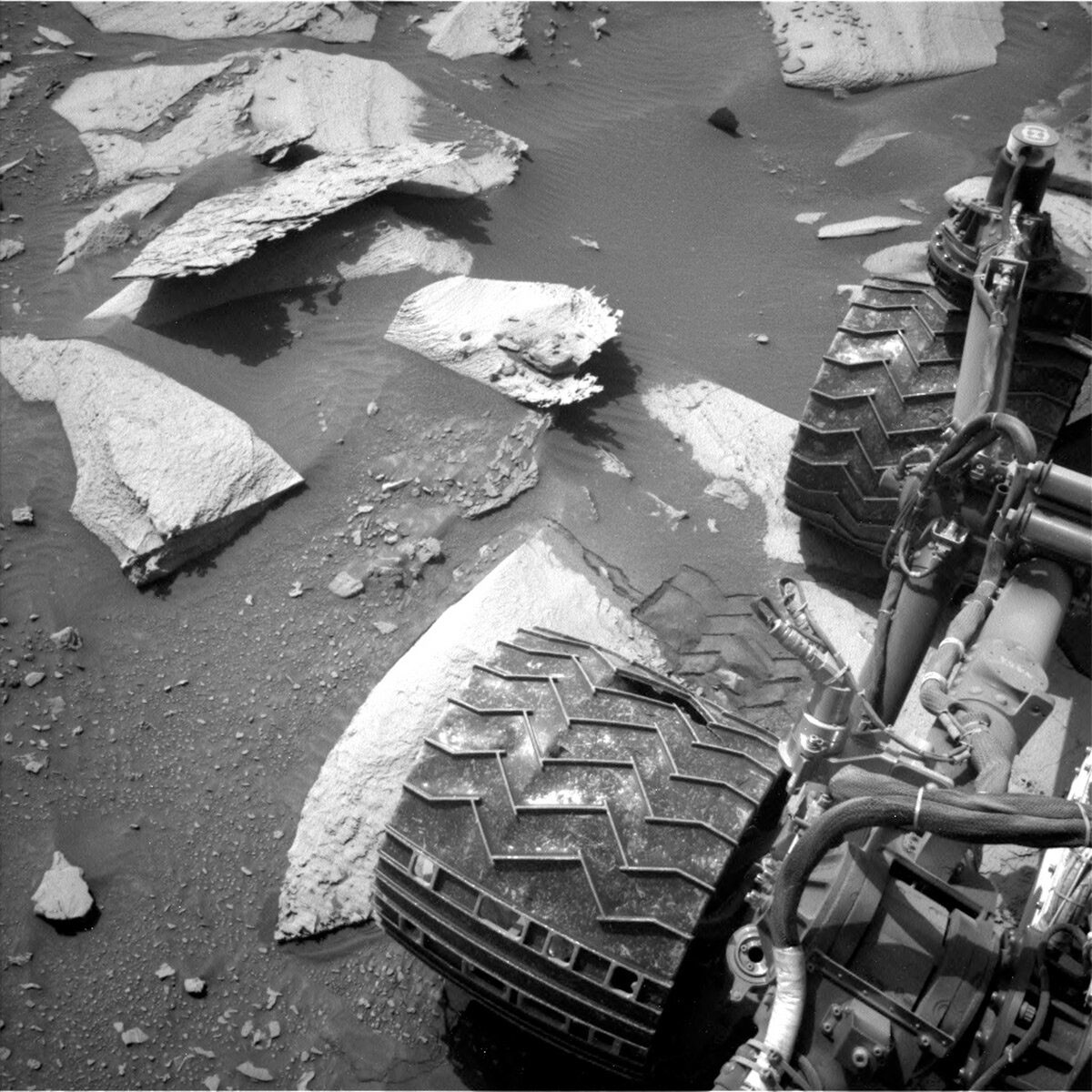 Sols 4076–4077: Driving Into Springtime - NASA Science