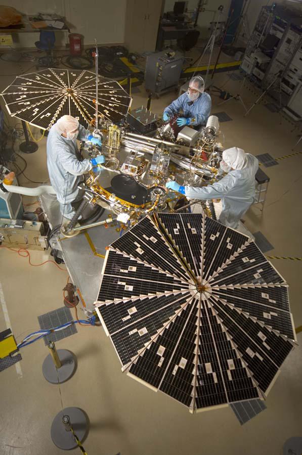 Phoenix Mars Lander with Solar Arrays Open - NASA Science