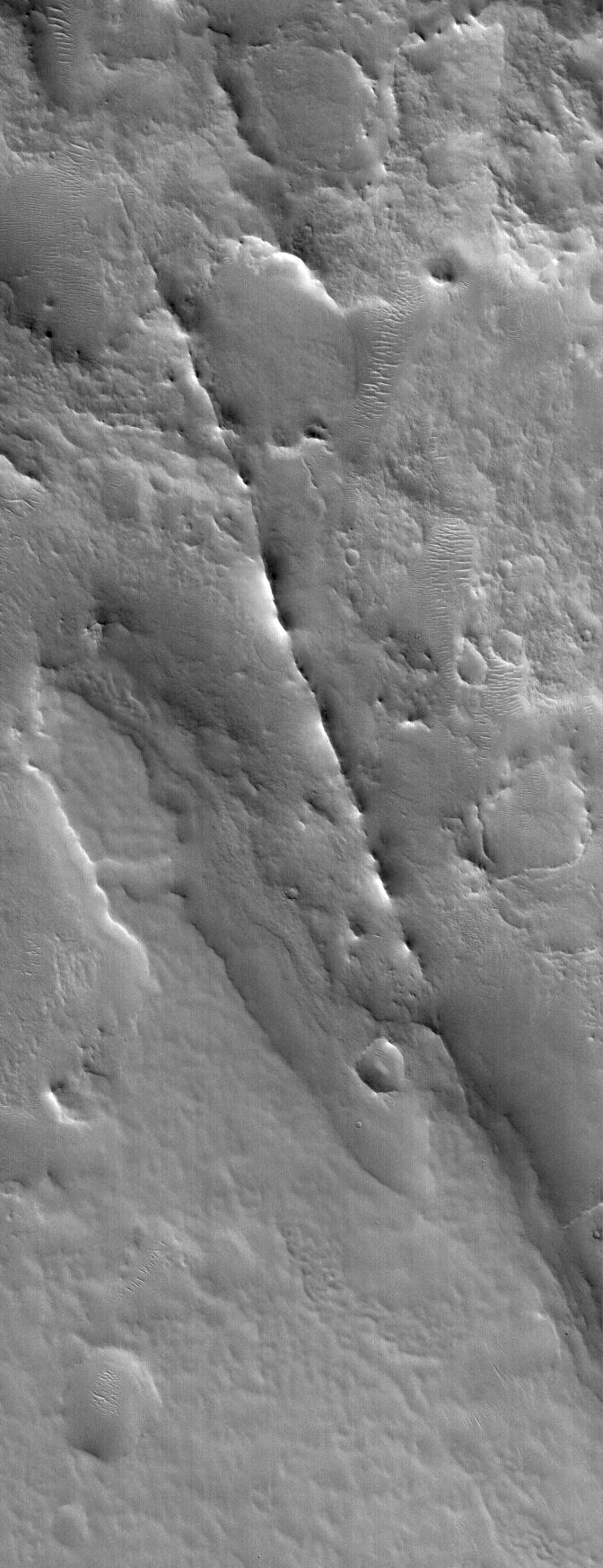 Dike near Auqakuh - NASA Science