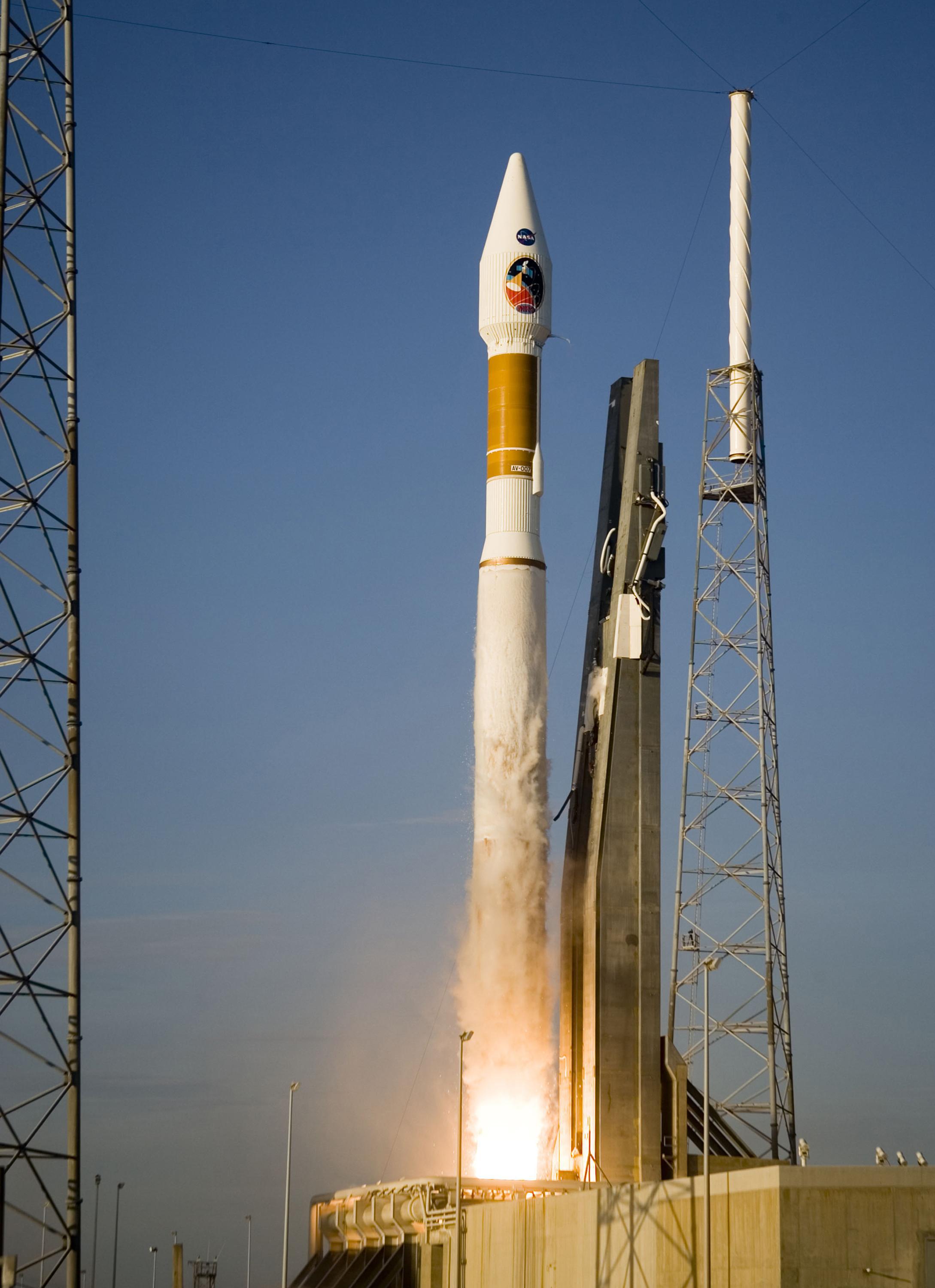 Mars Reconnaissance Orbiter (MRO) Lifts Off - NASA Science