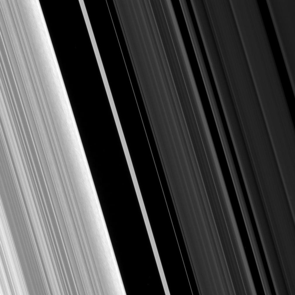 Structure Along the Edge - NASA Science
