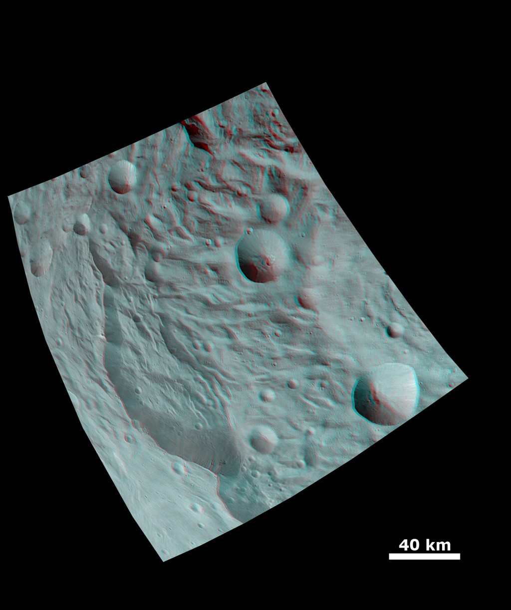 Anaglyph Image of a Large Scarp in Vesta's South Polar Region - NASA ...