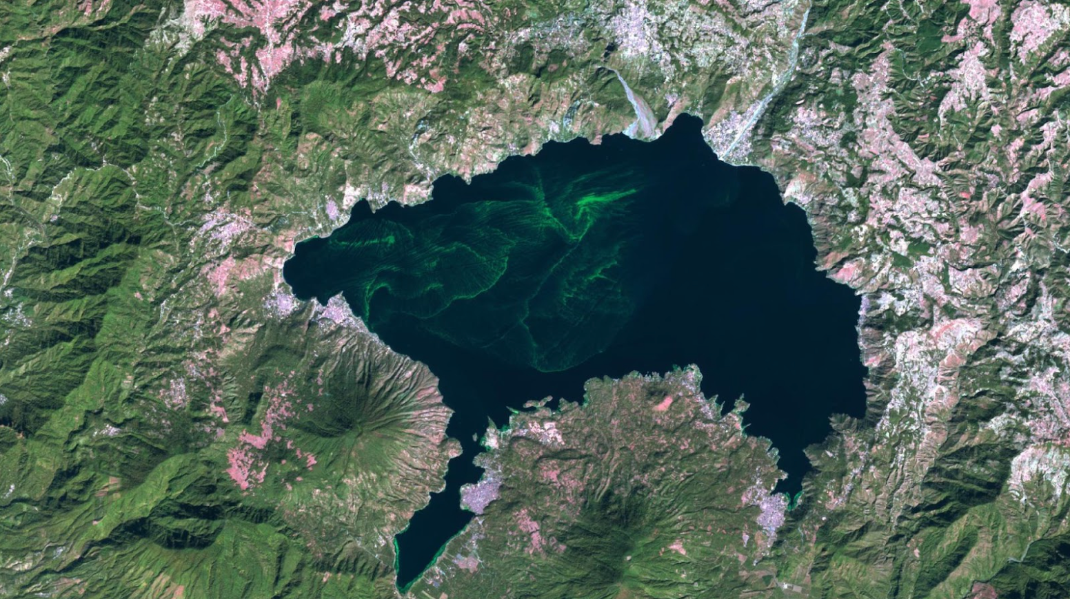 Esfuerzos para mantener cristalino el lago Atitlán en Guatemala - NASA ...