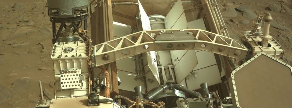 Perseverance's Multi-Mission Radioisotope Thermoelectric Generator on ...