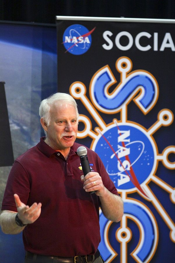 Two NASA Scientists Receive USGS, NASA 2025 William T. Pecora Award ...