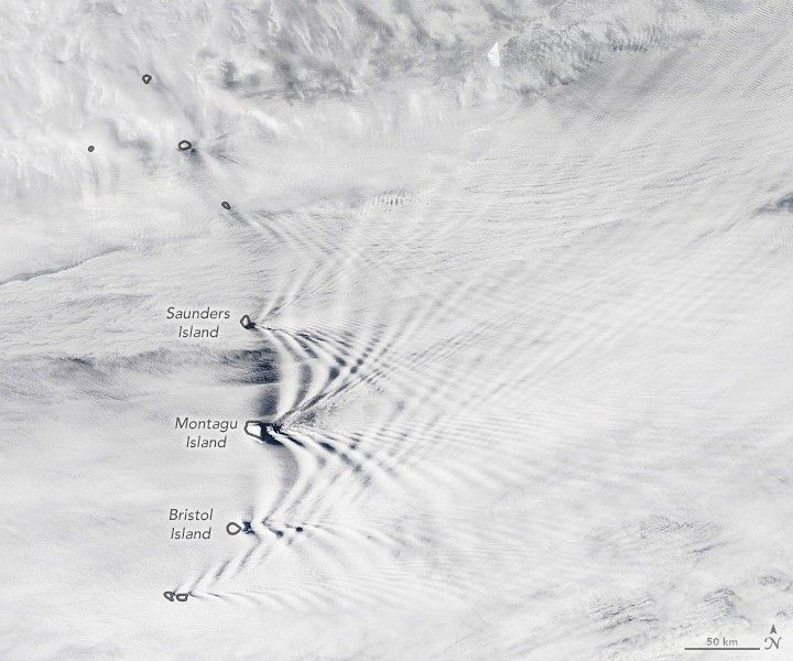 Sandwiched Wave Clouds - NASA Science