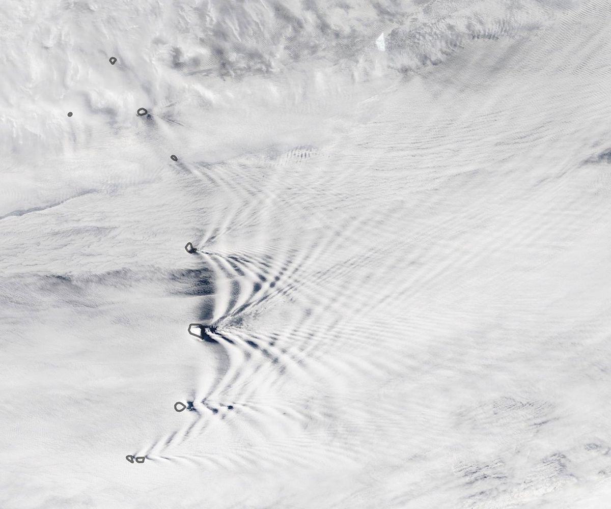 Sandwiched Wave Clouds - NASA Science