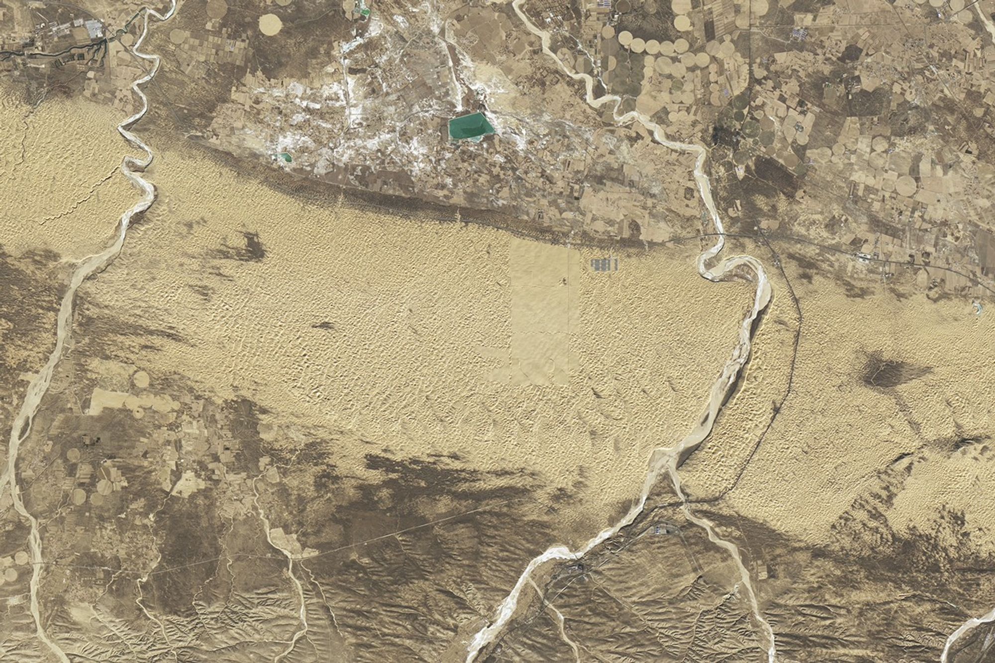 Building a Great Solar Wall in China - NASA Science