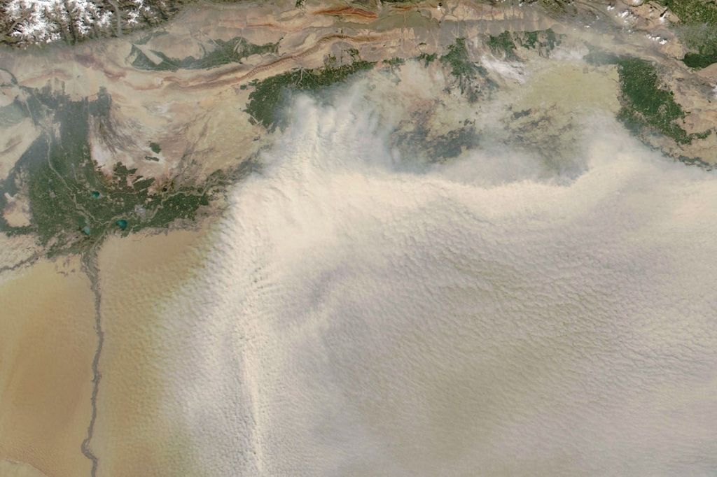 Dust in the “Eye” of the Tarim Basin - NASA Science