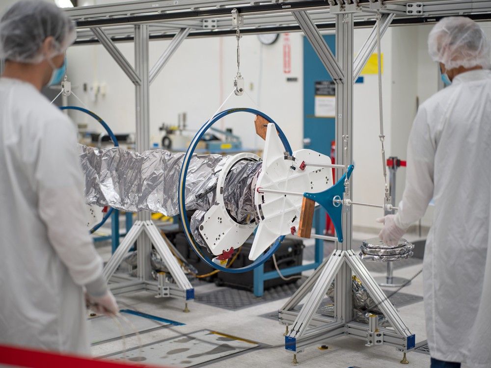 Workers Deploy the Europa Clipper Magnetometer Boom - NASA Science