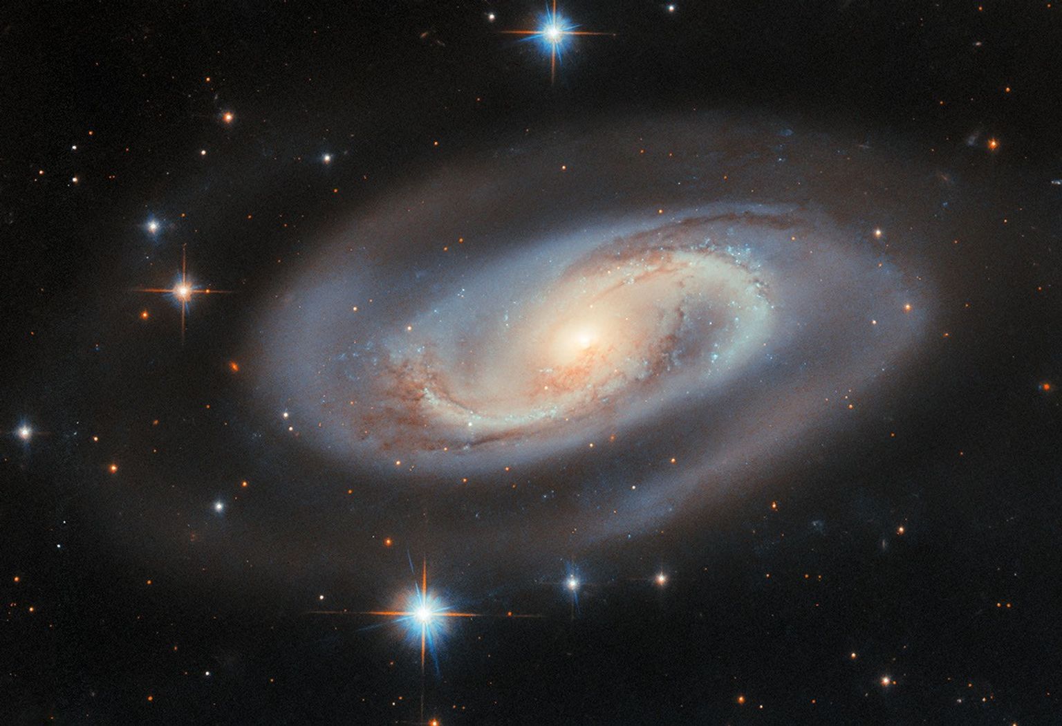 Hubble Captures an Active Galactic Center - NASA Science