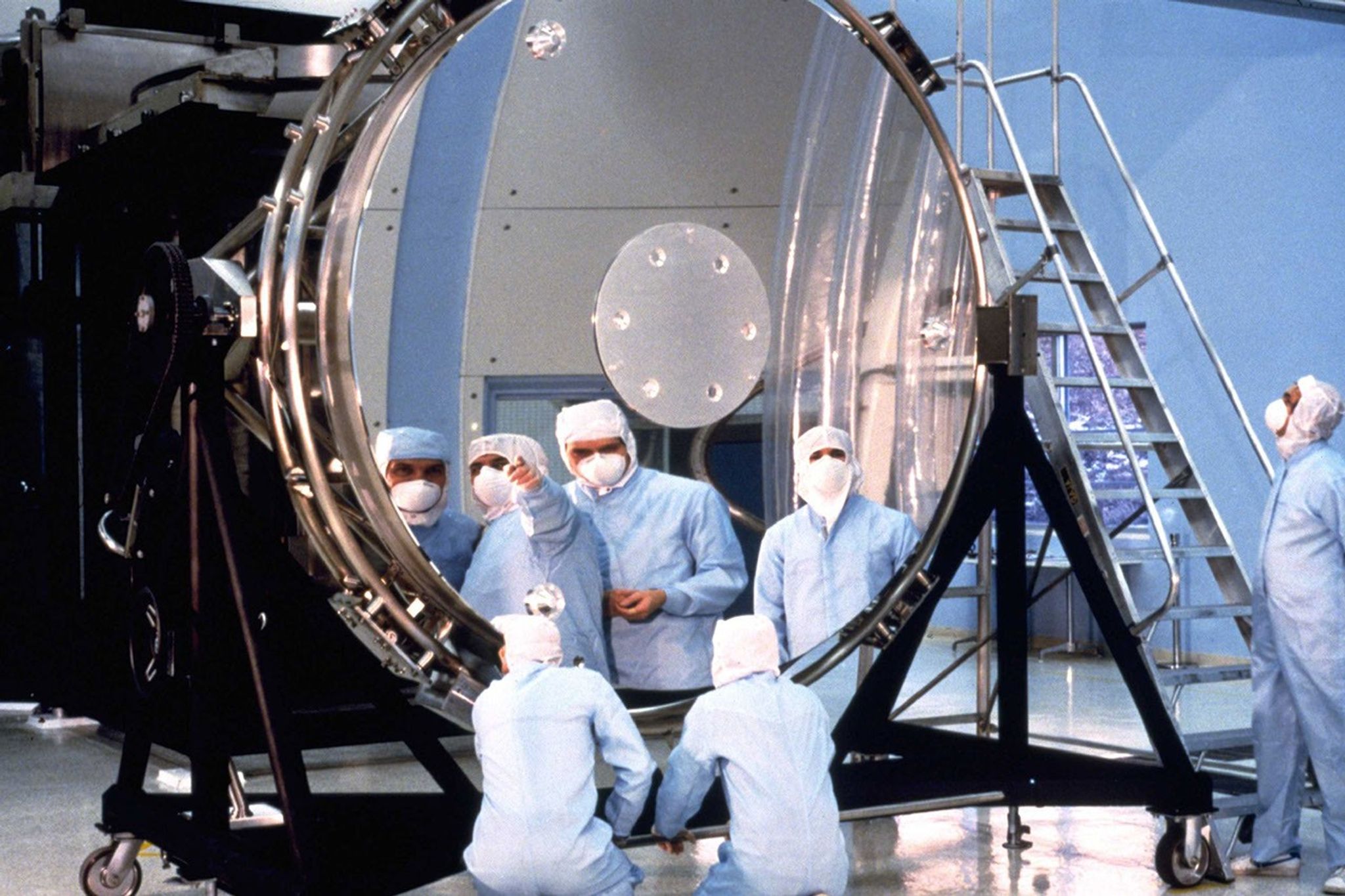 Working on Hubble's Main Mirror (1990) - NASA Science