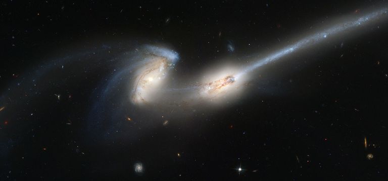 The Mice (NGC 4676): Colliding Galaxies With Tails of Stars and Gas ...