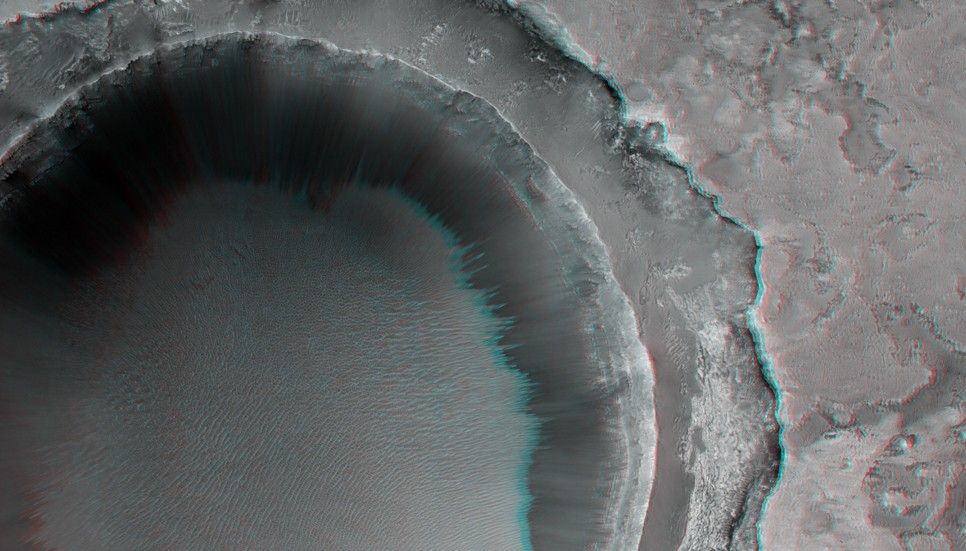 Crater with Surrounding Bench in Sinus Meridiani (3-D) - NASA Science