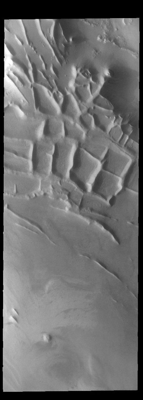 Angustus Labyrinthus - NASA Science